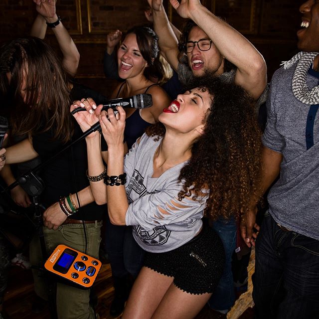 Autotune Karaoke Machine Party Bundle | Singtrix