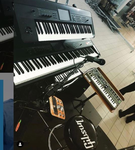 Autotune Karaoke Machine Party Bundle | Singtrix